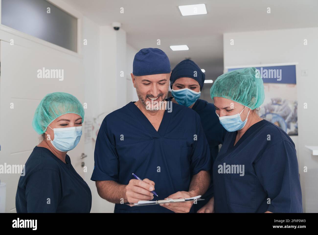 orthopedic doctor working together with his multiethnic team Stock ...