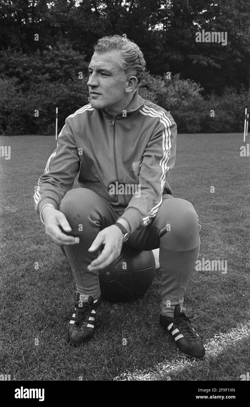 Training Dutch national team in Zeist. Trainer George Kessler, October ...