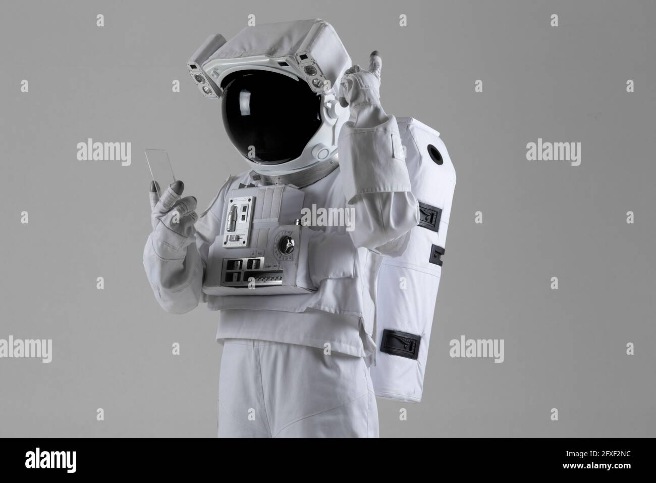 Hand smartphone sideview hi-res stock photography and images - Alamy