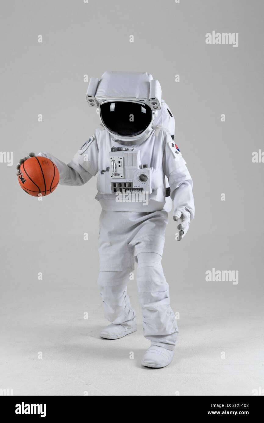 astronaut playing basketball, white background Stock Photo - Alamy