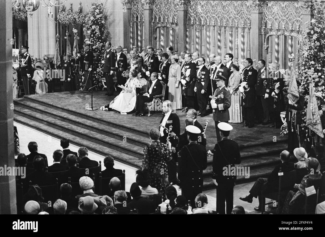 Reading throne speech hi-res stock photography and images - Alamy