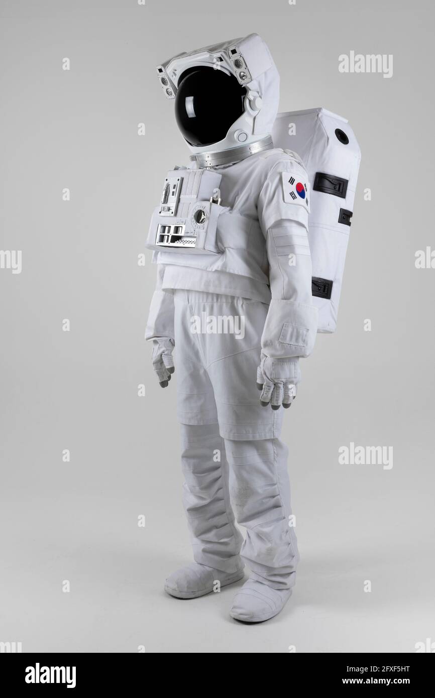 proudly standing astronaut, white background Stock Photo - Alamy proudly standing astronaut, white background Stock Photo - Alamy