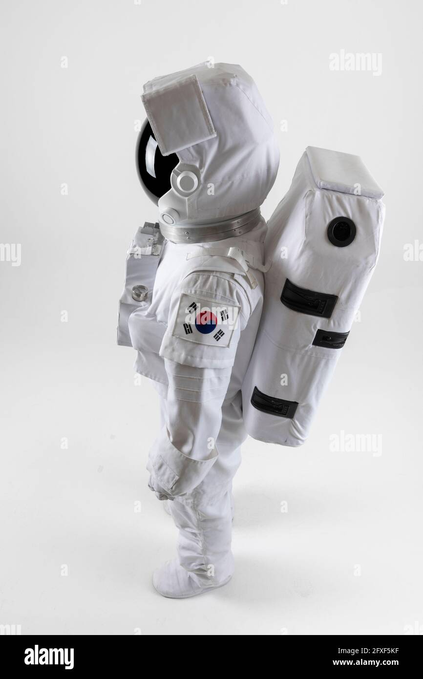 proudly standing astronaut, white background Stock Photo - Alamy proudly standing astronaut, white background Stock Photo - Alamy