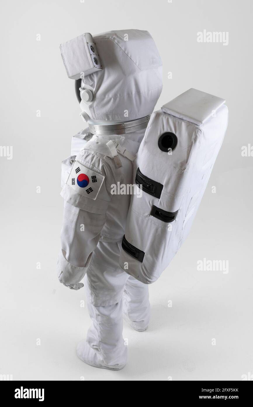 proudly standing astronaut, white background Stock Photo - Alamy proudly standing astronaut, white background Stock Photo - Alamy