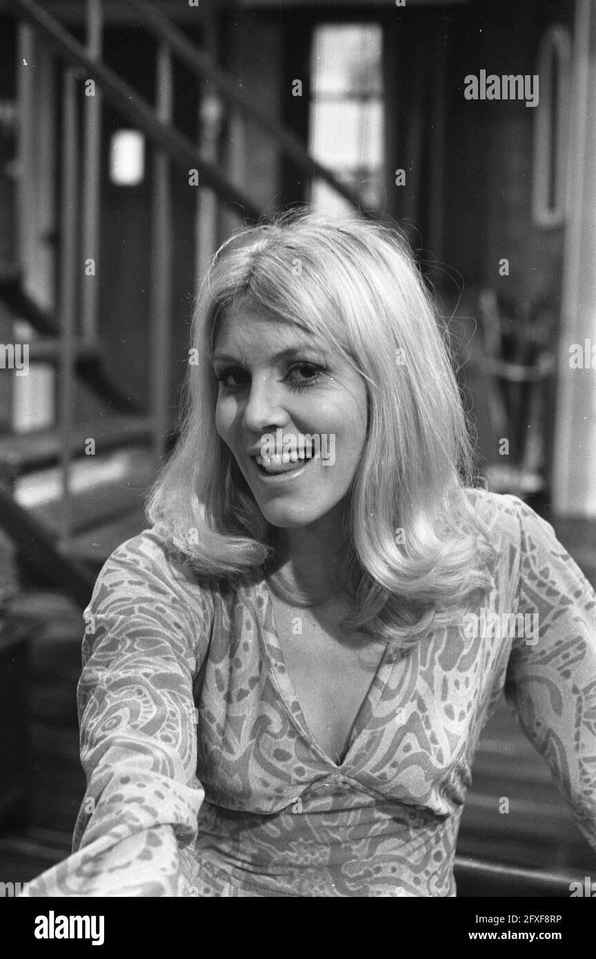 Tv play softly hi-res stock photography and images - Alamy