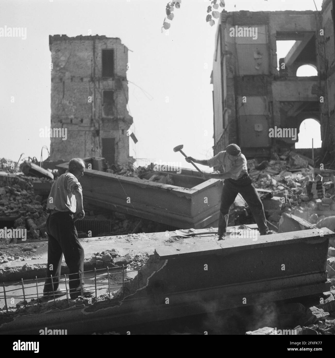 Sledgehammers High Resolution Stock Photography and Images - Alamy
