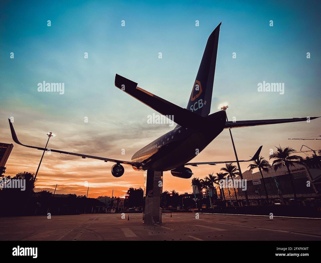 Pattaya shopping mall during covid lockdown at sunset, in Chonburi ...