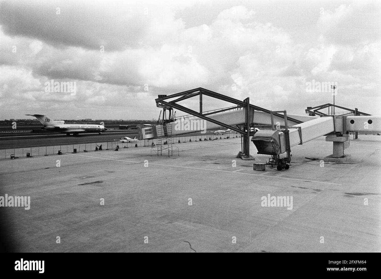 New model avio bridges hi-res stock photography and images - Alamy