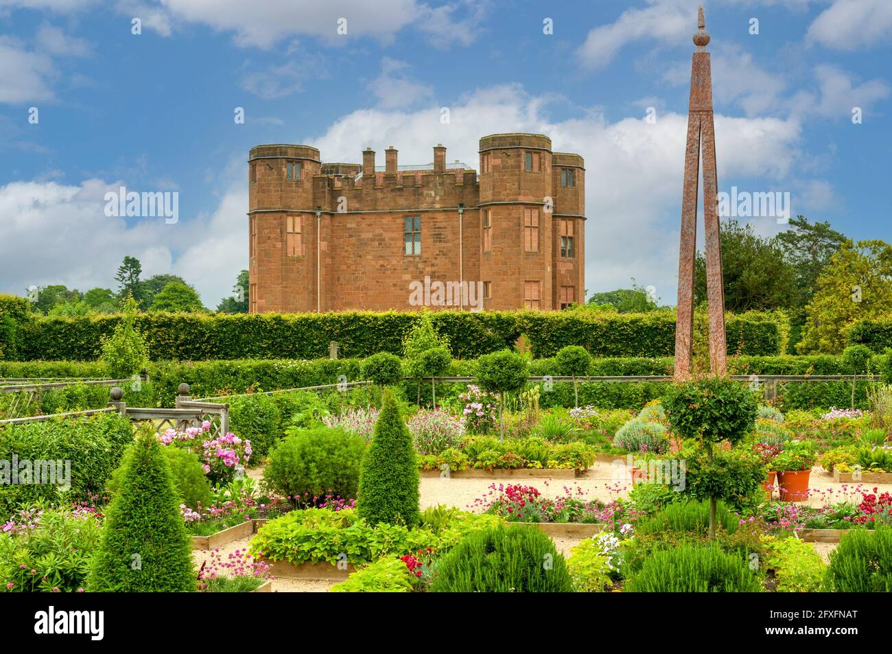 Elizabethan Gardens, Kenilworth Castle, Kenilworth, Warwickshire ...