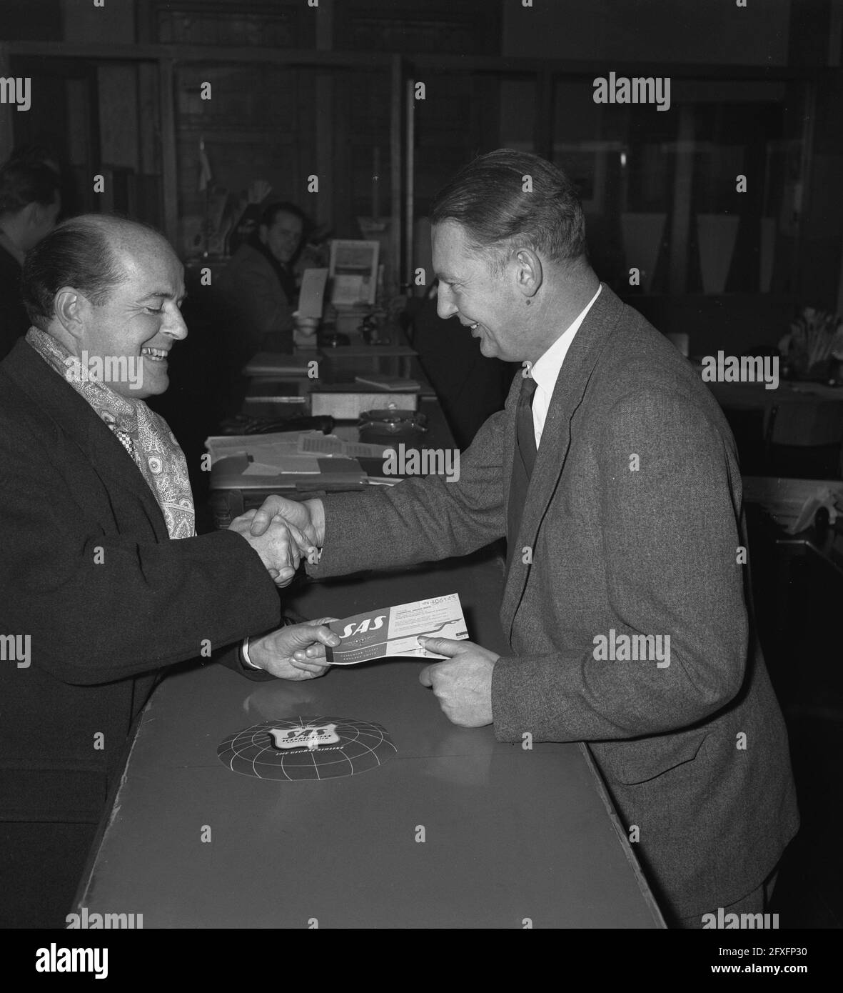 Awarding polar cheque hi-res stock photography and images - Alamy