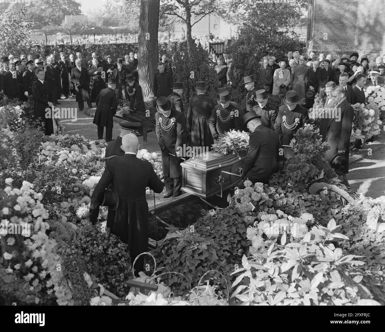 10 october 1951 hi-res stock photography and images - Alamy
