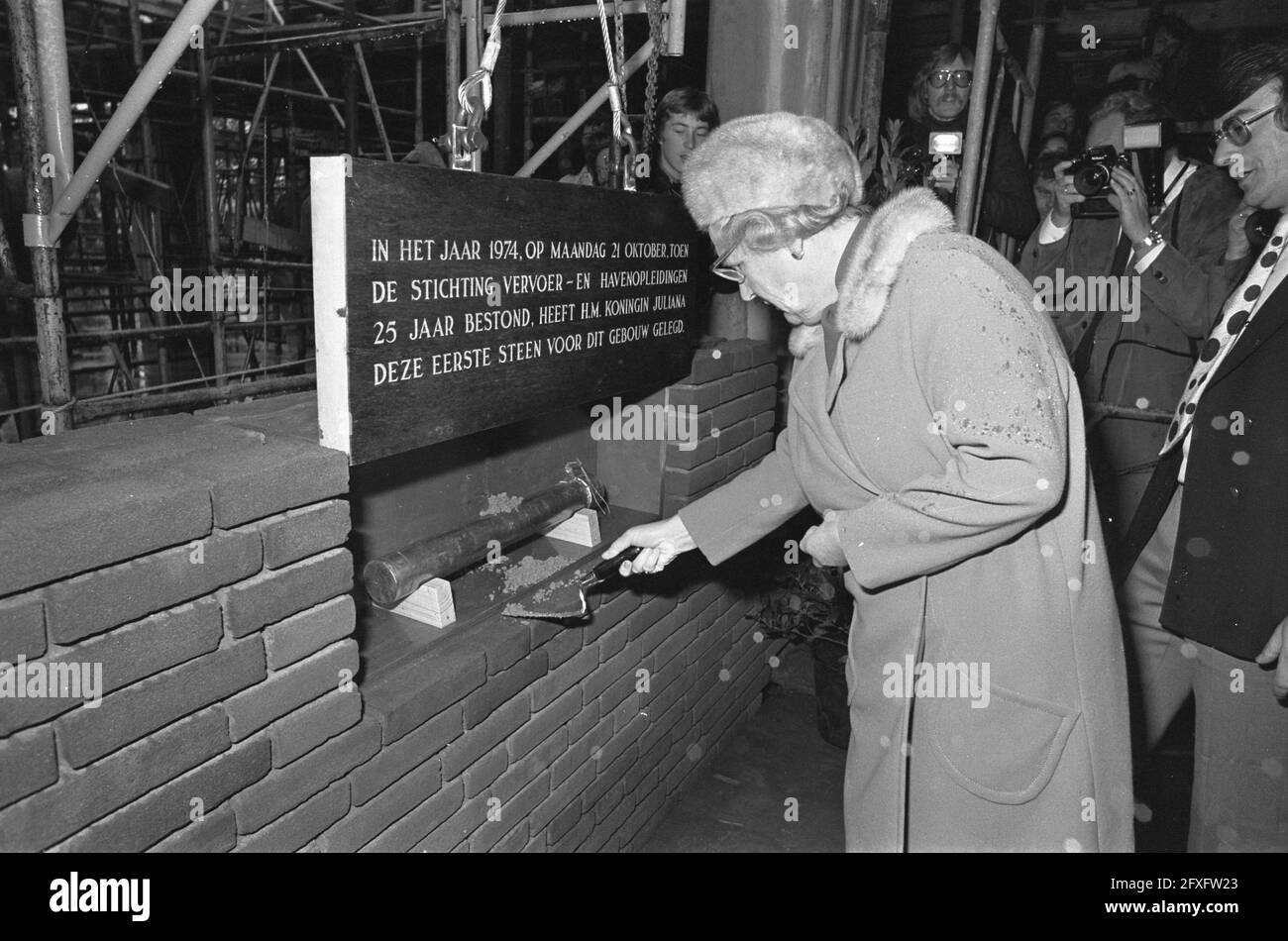 Queen Juliana visits the Port and Transport School Prof Rutten in ...