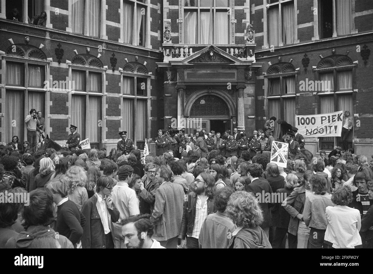 1000 guilders tuition fee hi-res stock photography and images - Alamy