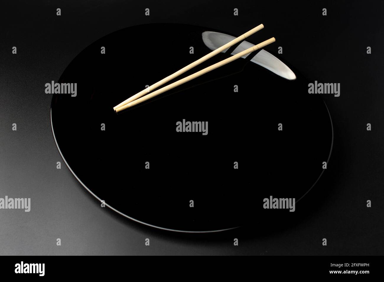 Minimalism style empty plate hi-res stock photography and images - Alamy