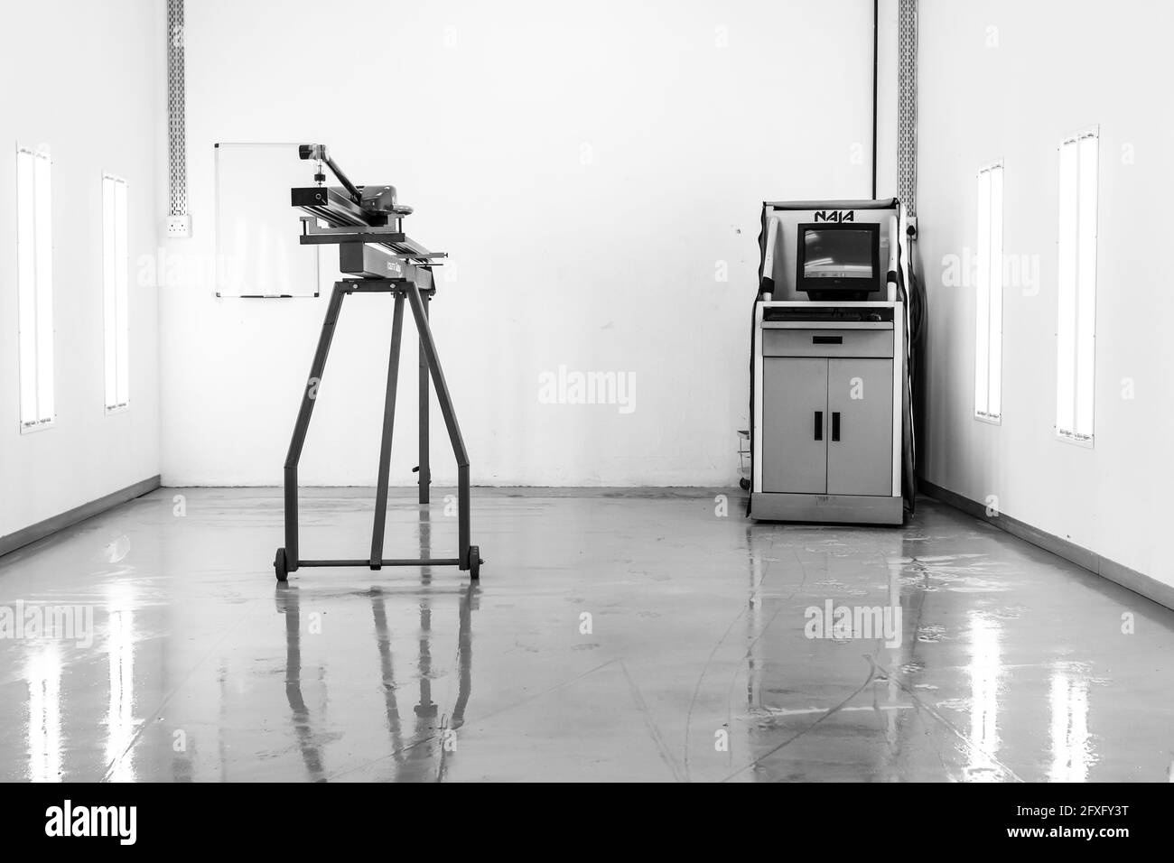 Panel beater hi-res stock photography and images - Alamy