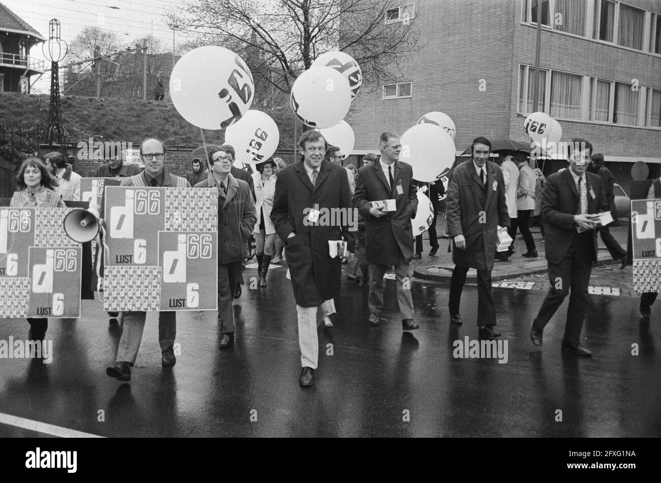 Van Mierlo (m), April 24, 1971, balloons, parliamentarians, election ...