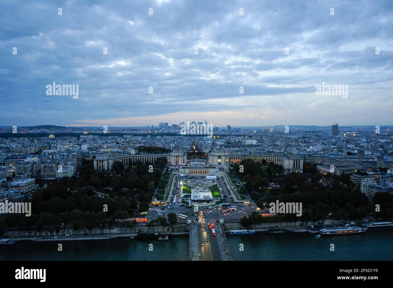 Paris financial district eiffel tower hi-res stock photography and ...