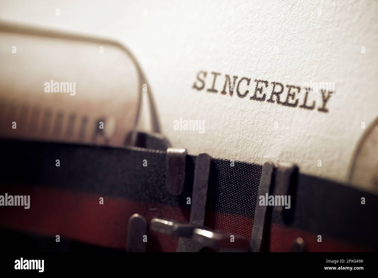Sincerely word written with a typewriter Stock Photo - Alamy