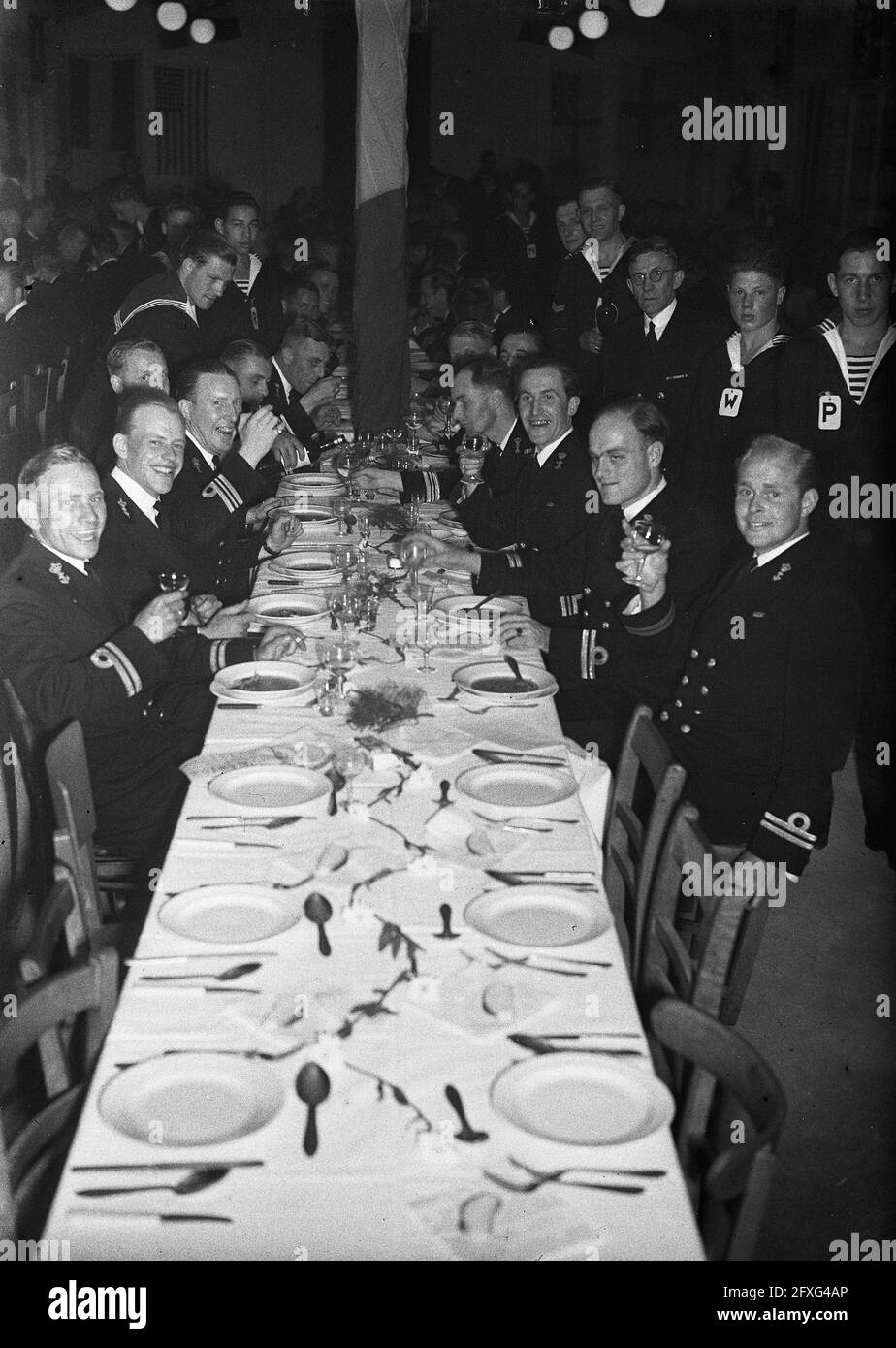 Forty-year anniversary of Submarine Service. Dinner officers reunites ...