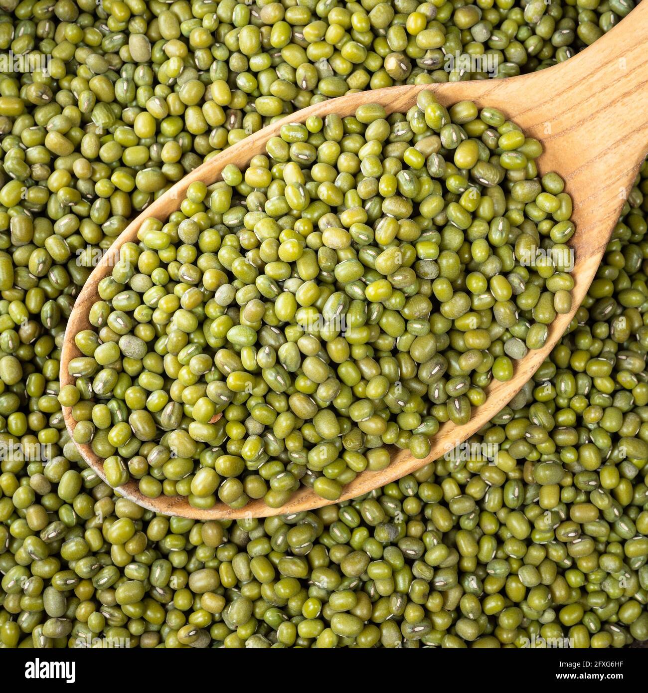 top view of green mung bean in wooden spoon closeup Stock Photo - Alamy