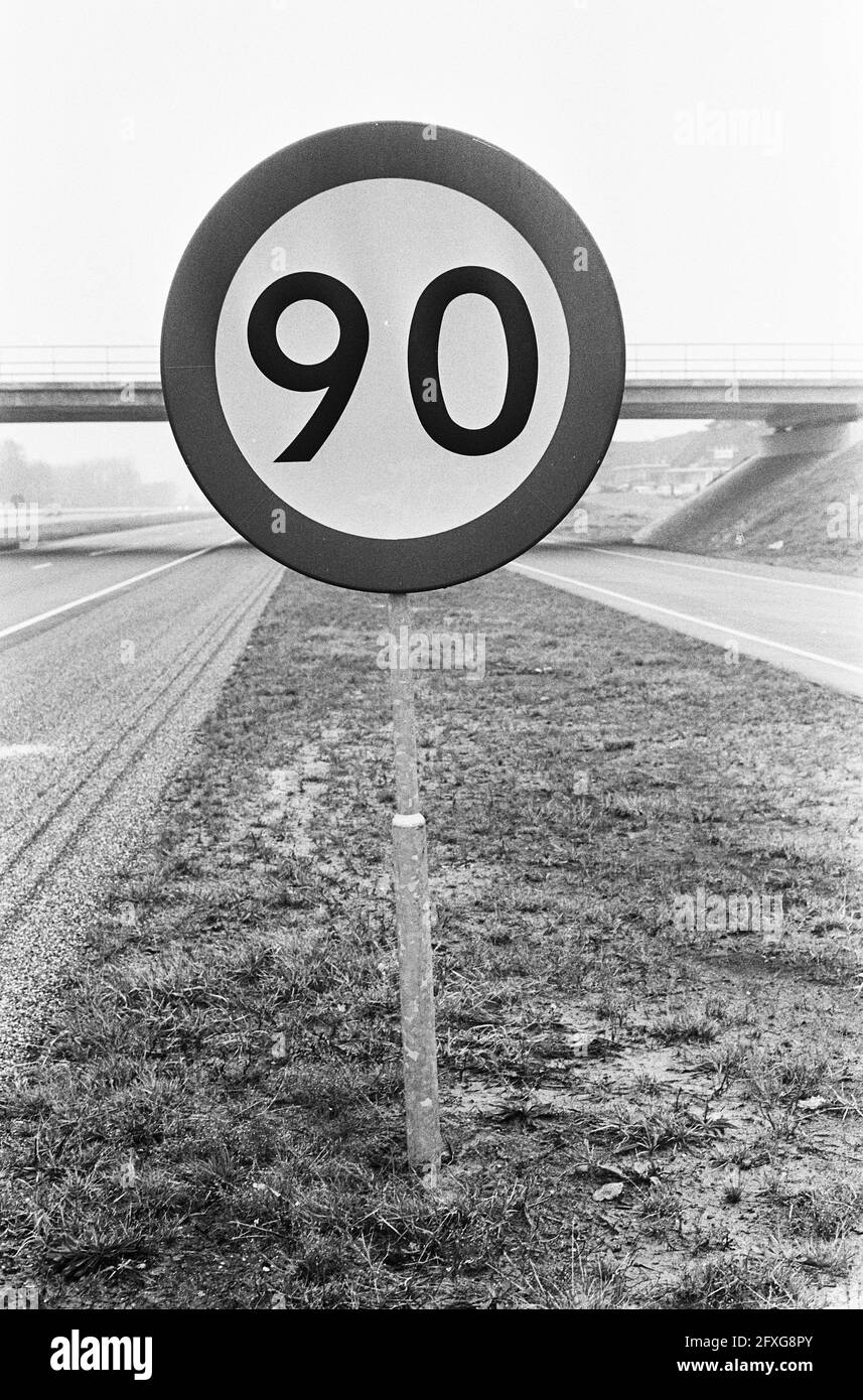 70 km signs hi-res stock photography and images - Alamy