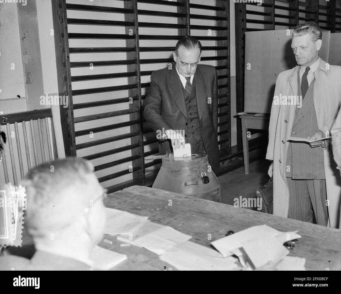 States general 1952 hi-res stock photography and images - Alamy