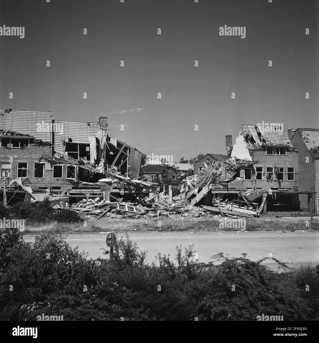 [destroyed dwellings], June 1945, buildings, second world war ...