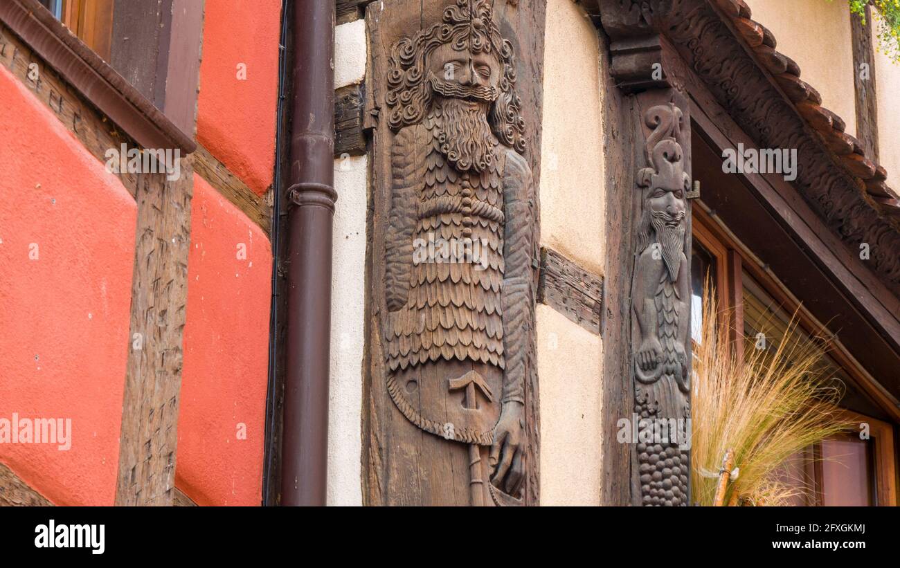 Medieval carved figures hi-res stock photography and images - Alamy