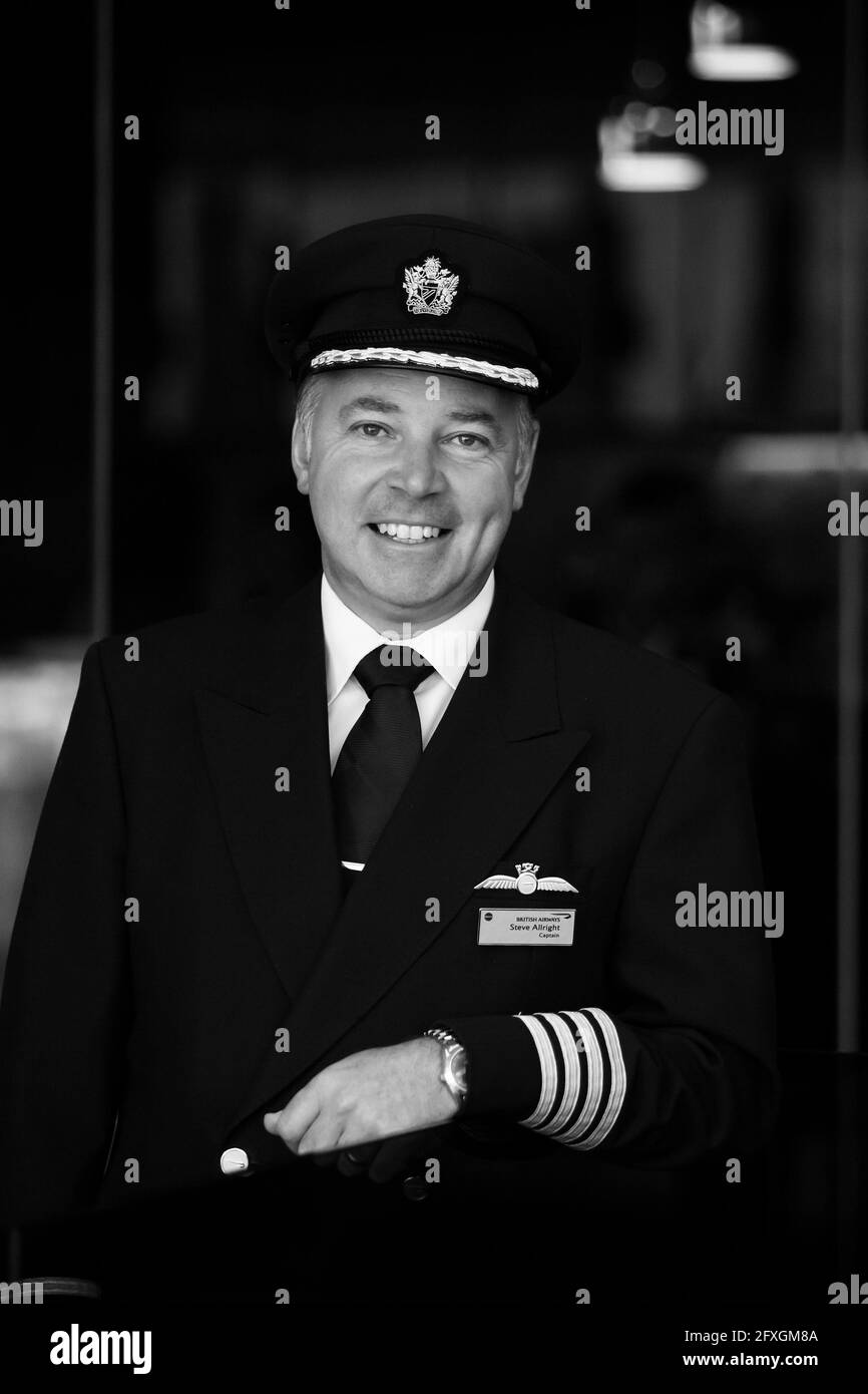 British airways uniform hi-res stock photography and images - Alamy