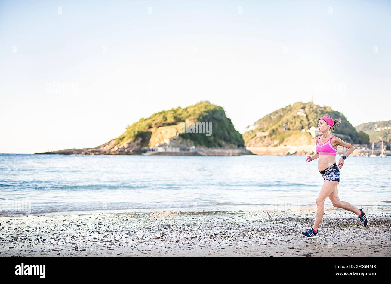 Pregnant running during her pregnancy to maintain her fitness and ...