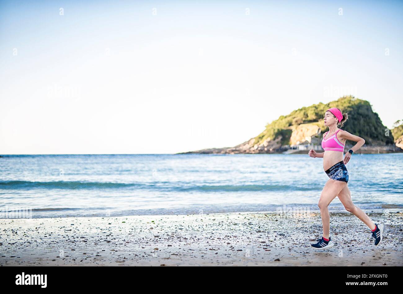 Pregnant running during her pregnancy to maintain her fitness and ...