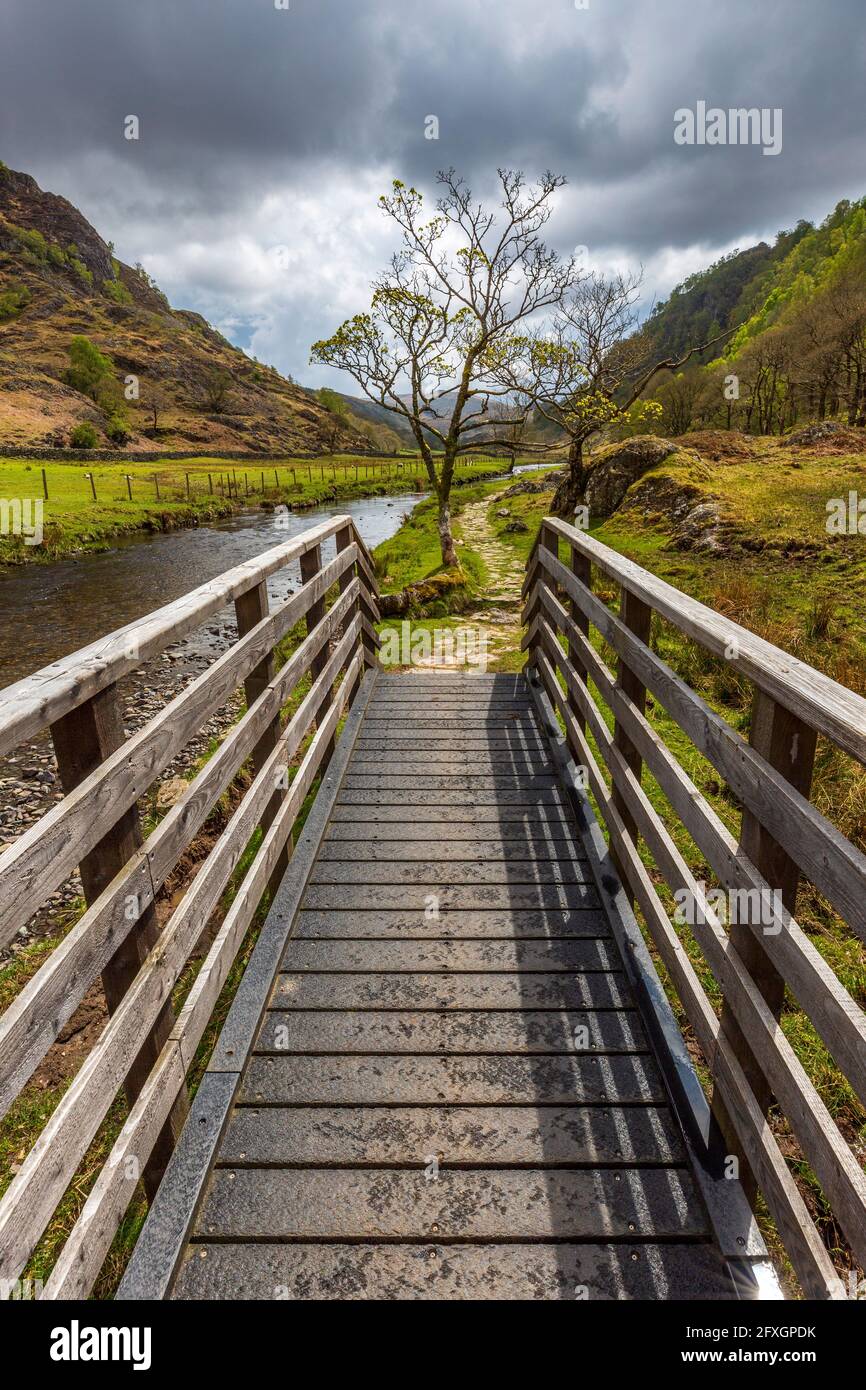 A wooden bridge along Watendlath Beck on the footpath to the Watendlath ...