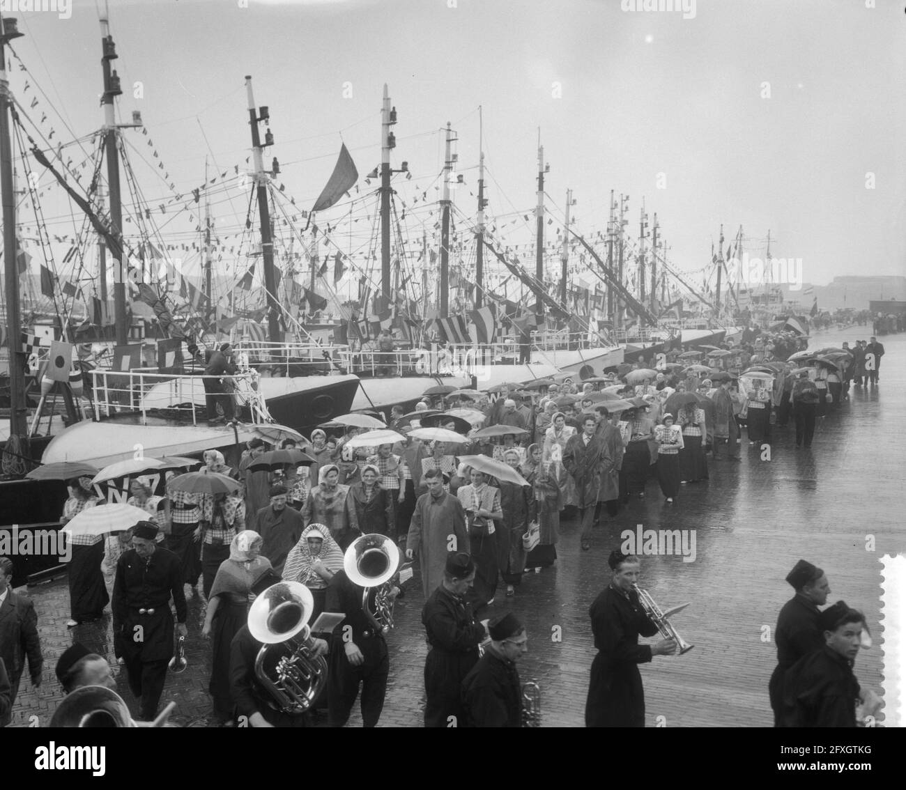 Flag Day in IJmuiden in the rain, May 21, 1960, RAIN, The Netherlands ...