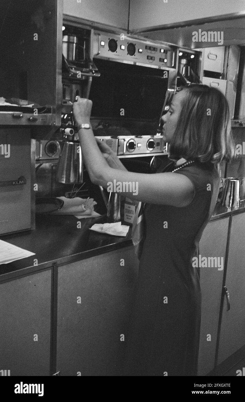 Flight with Boeing 747 to Rome from Schiphol; pantry, February 27, 1971 ...
