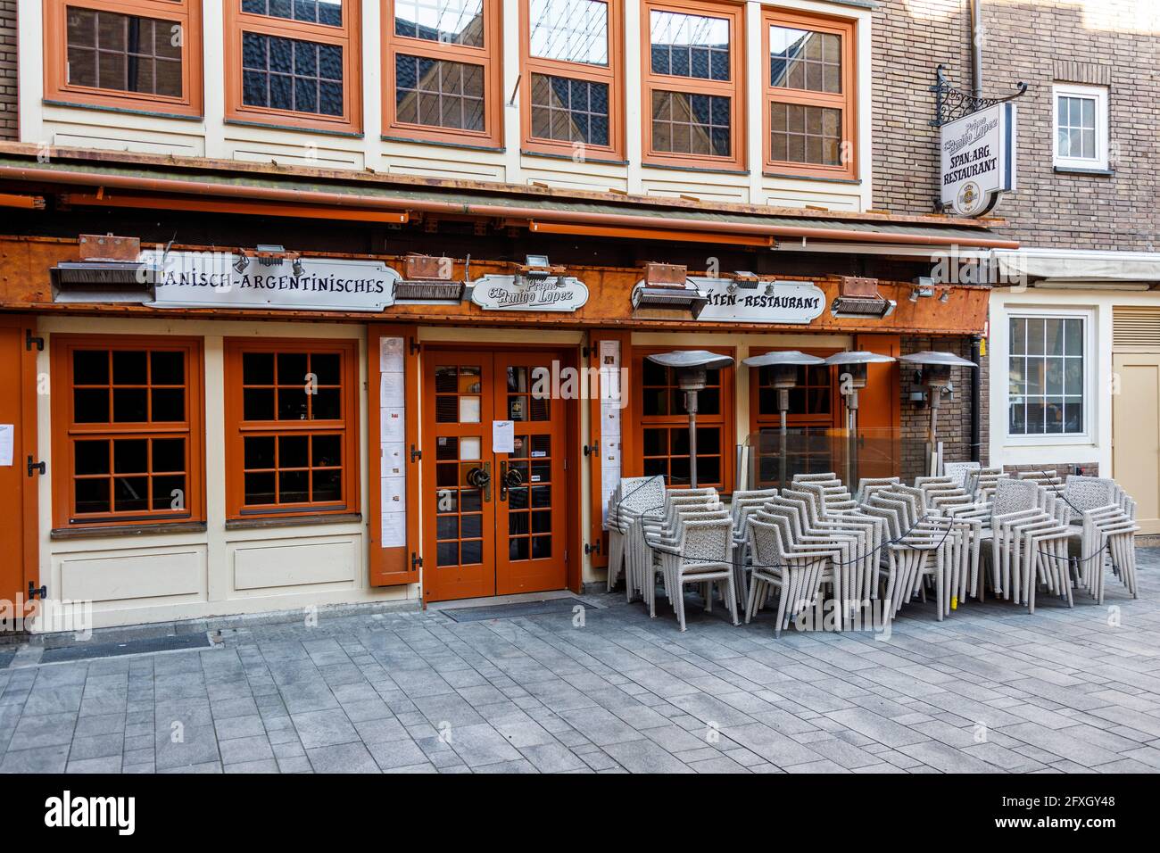 Closed restaurants in the old town of Dusseldorf Stock Photo - Alamy