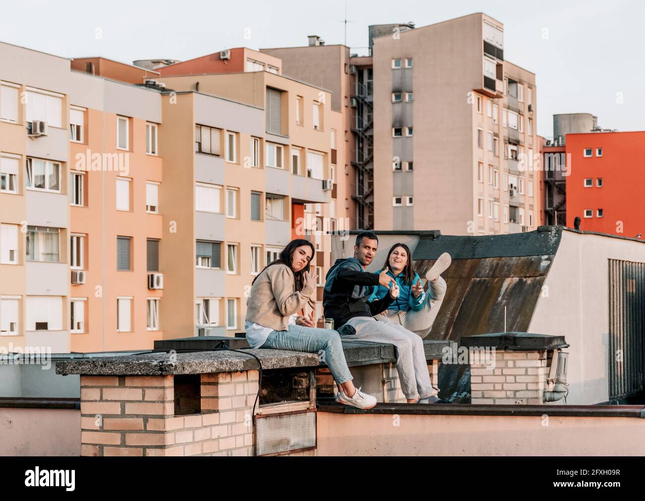 Friends building hi-res stock photography and images - Alamy