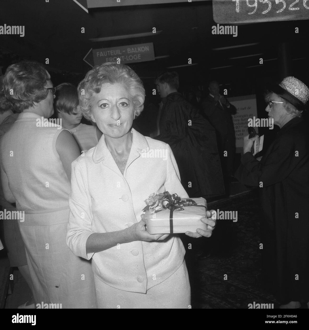Queen Juliana and Prince Bernhard present at premiere of film Elsa the ...