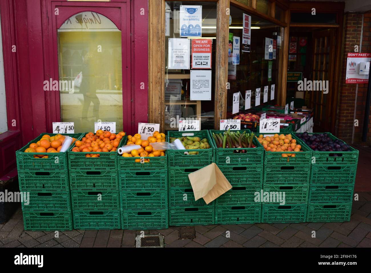 High street purchase hi-res stock photography and images - Alamy