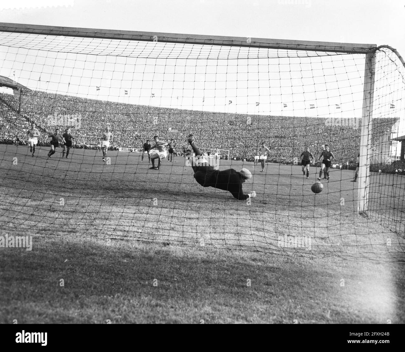 Soccer penalty kick historic hi-res stock photography and images - Alamy