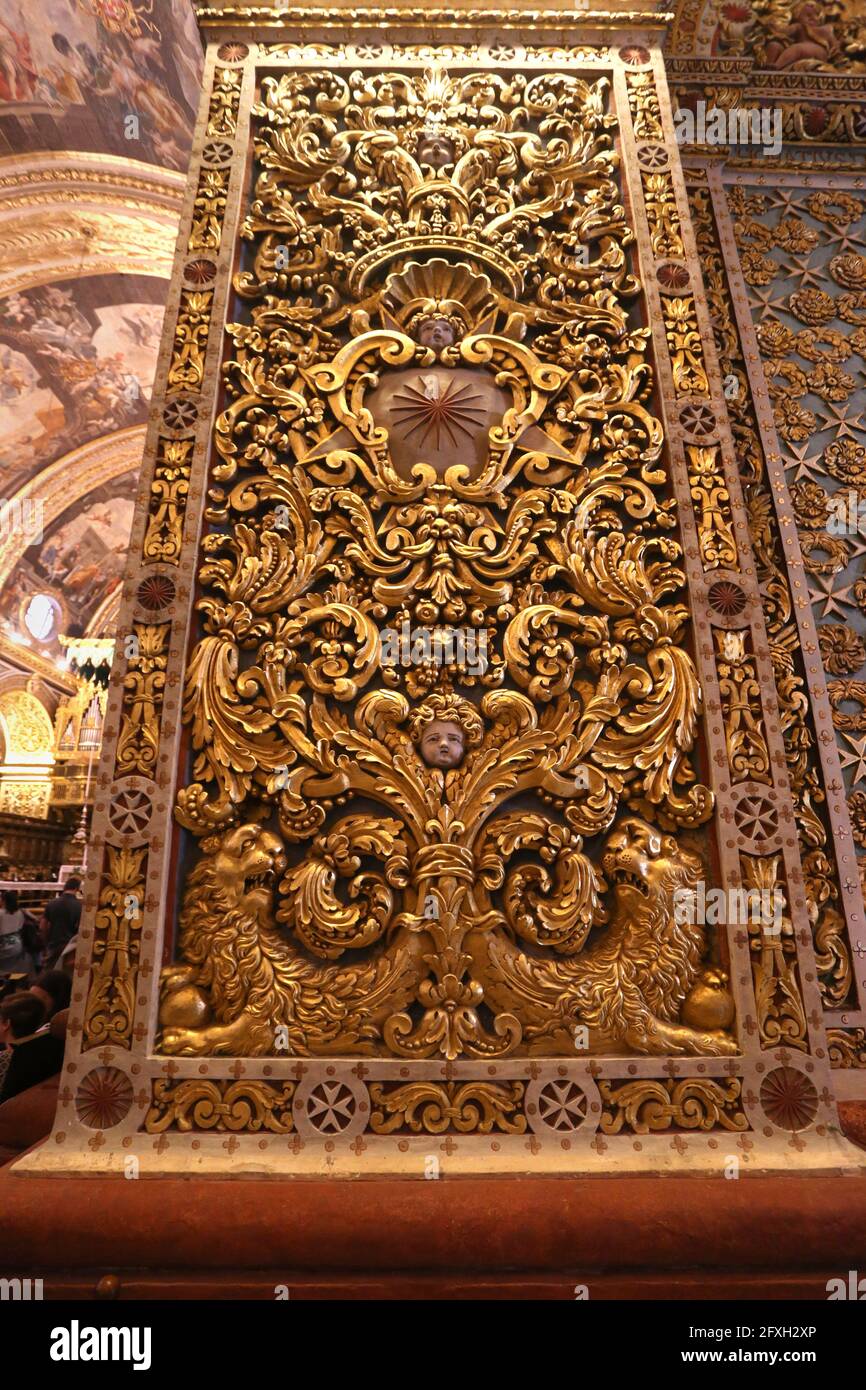 Valletta. Malta. St John's Co-Cathedral. Interior view of gilded walls ...