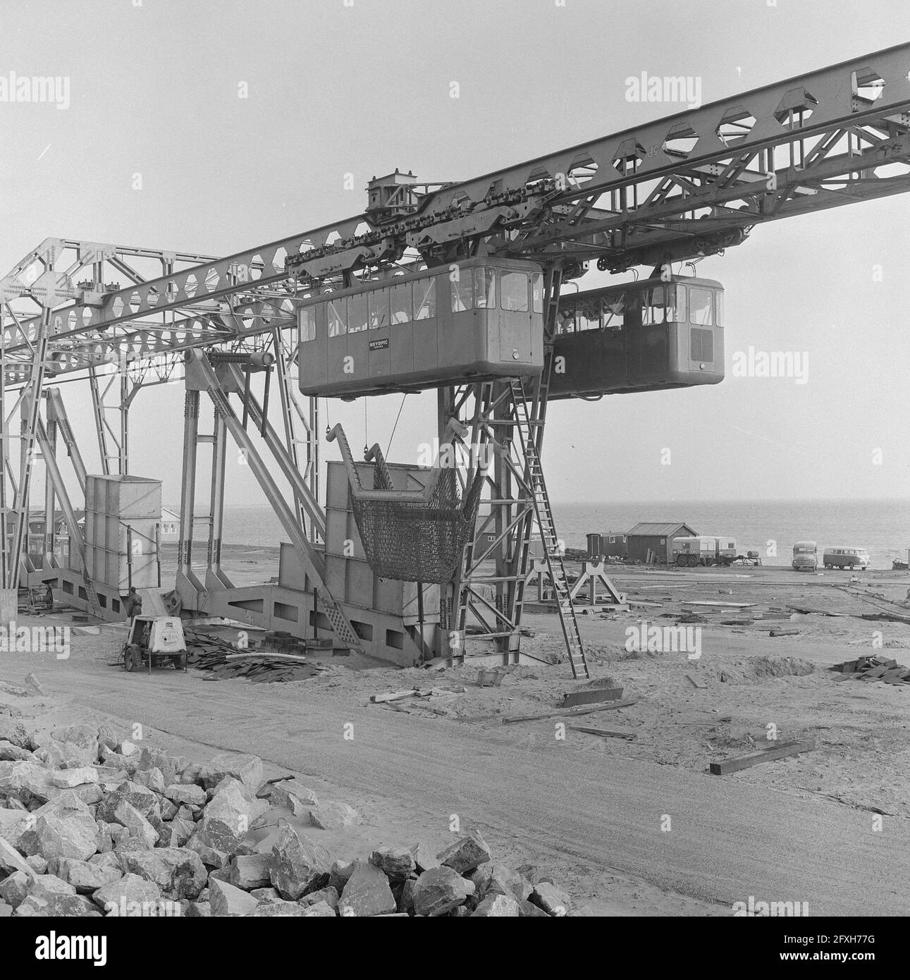 Closure Grevelingendam. The gondolas with the nets, November 14, 1963 ...