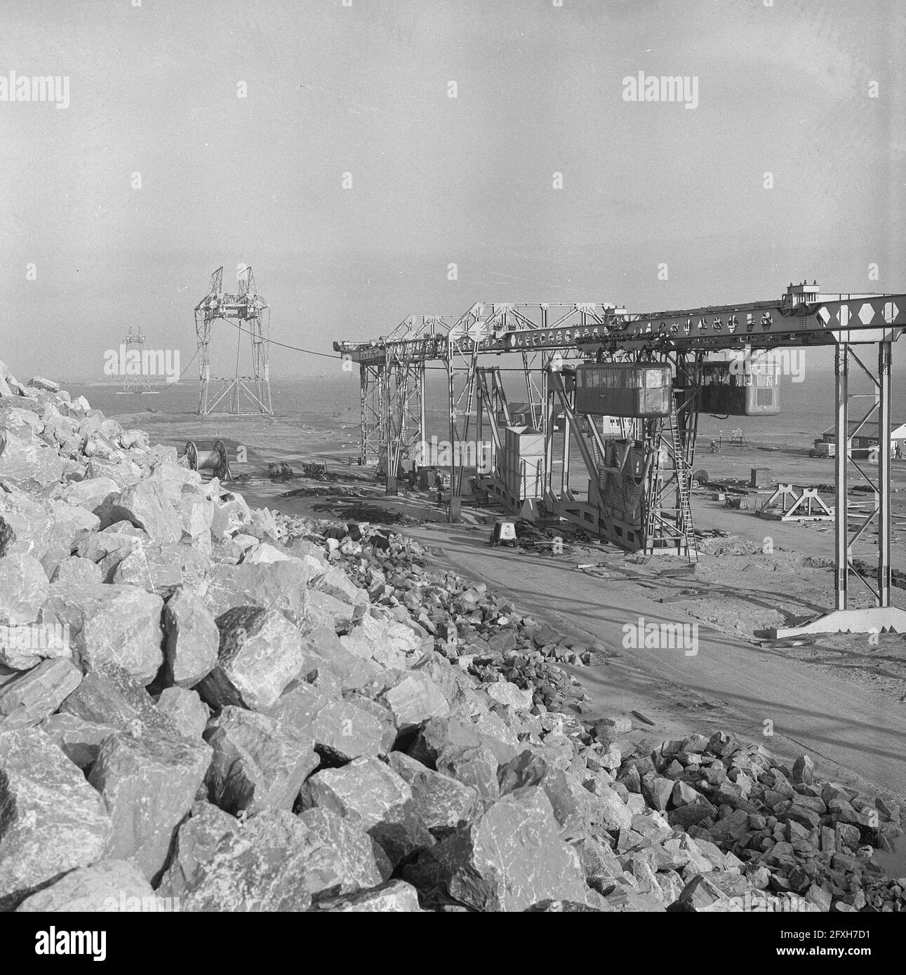 Closure Grevelingendam. Overview right gondola emplacement, November 14 ...