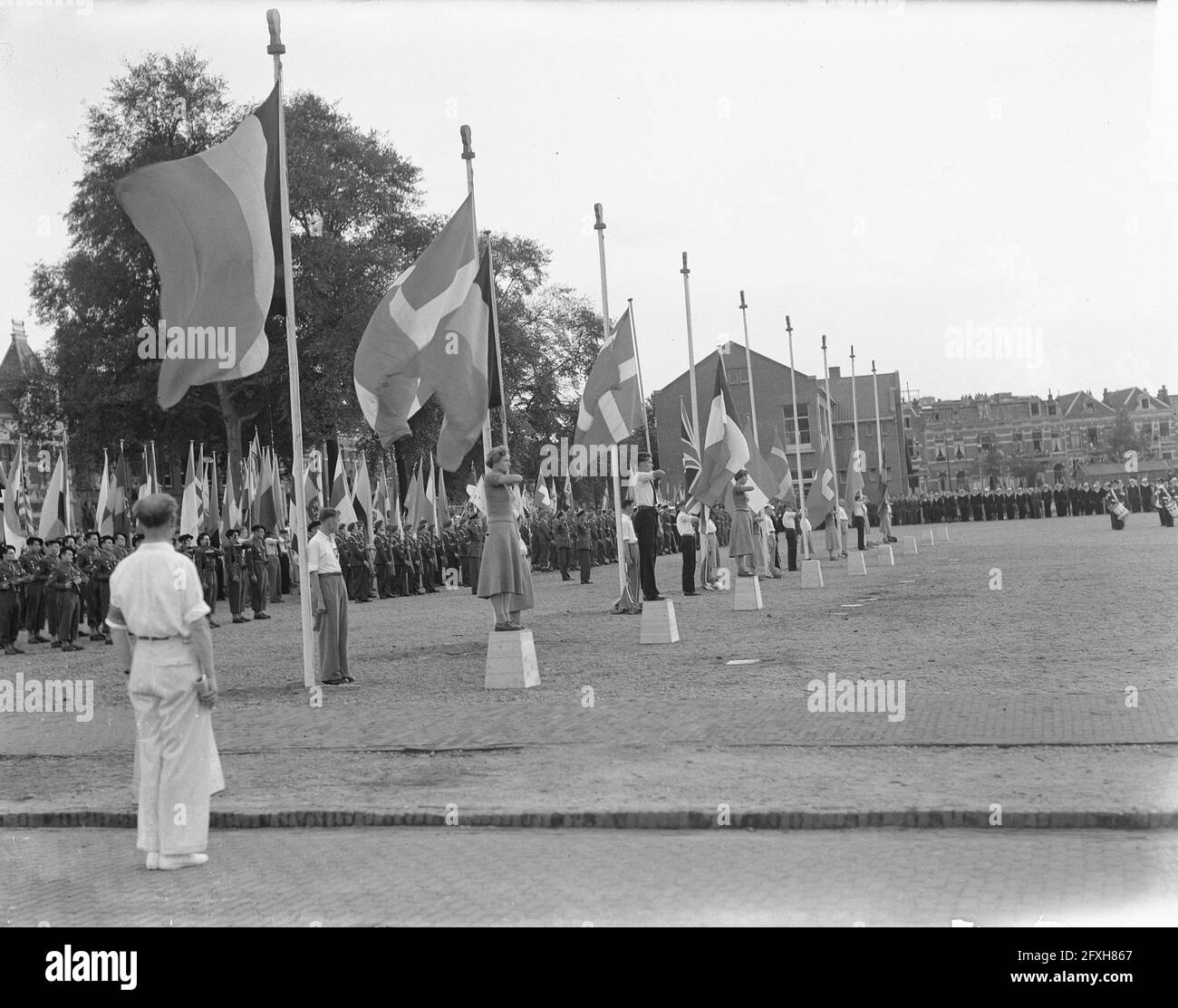 Eve four-day Nijmegen flag parade, 24 July 1950, flag parades, The ...