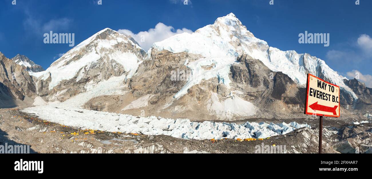 signpost way to mount Everest b.c. and Mount Everest, Lhotse and Nuptse ...