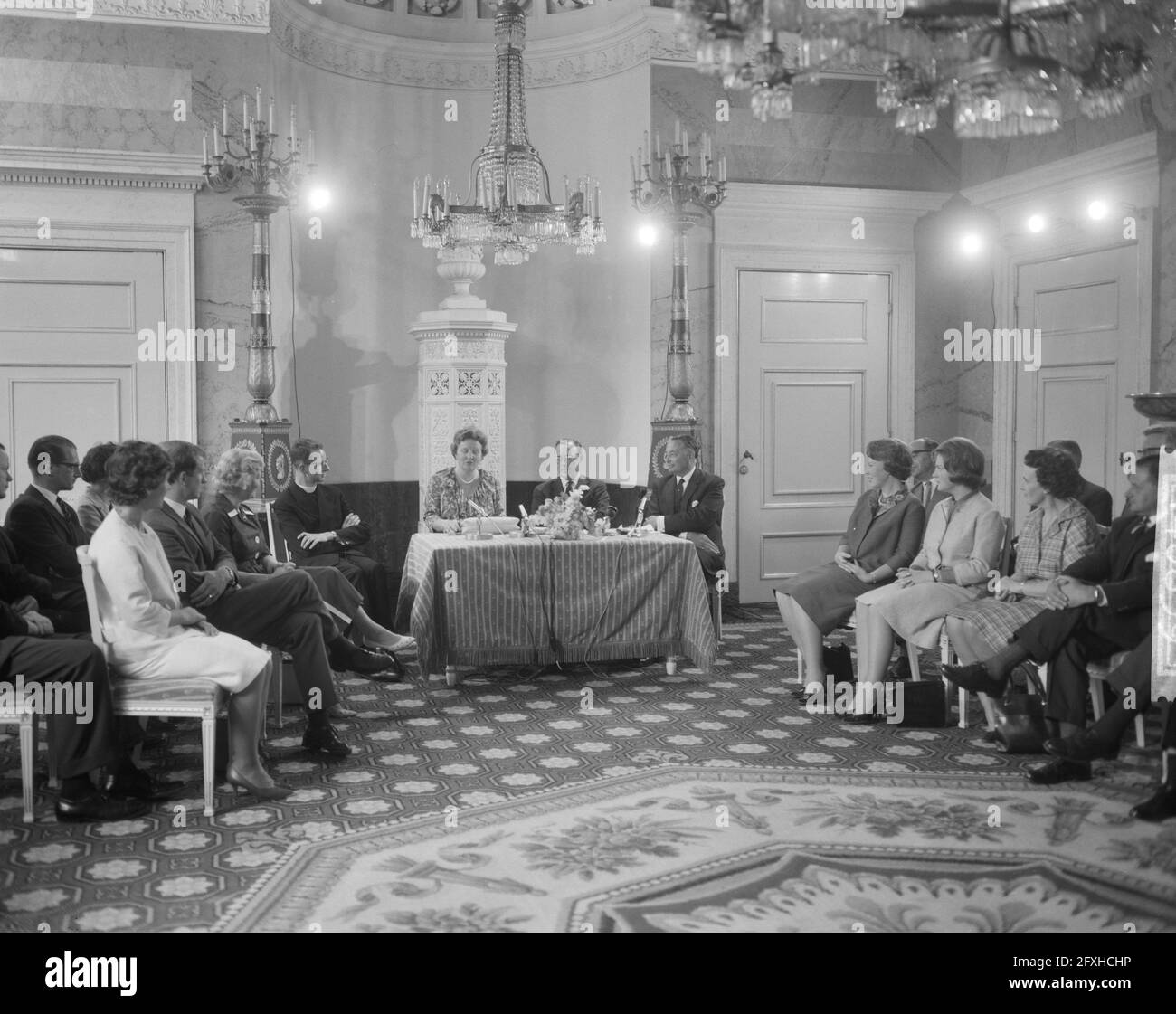 Queen Juliana and Prince Bernhard installed the committee foundation to ...