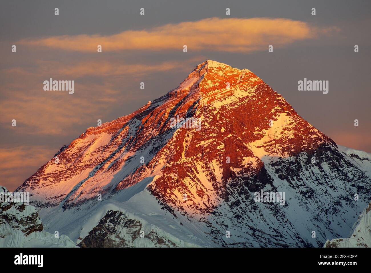 Mahalangur himal mountains hi-res stock photography and images - Alamy