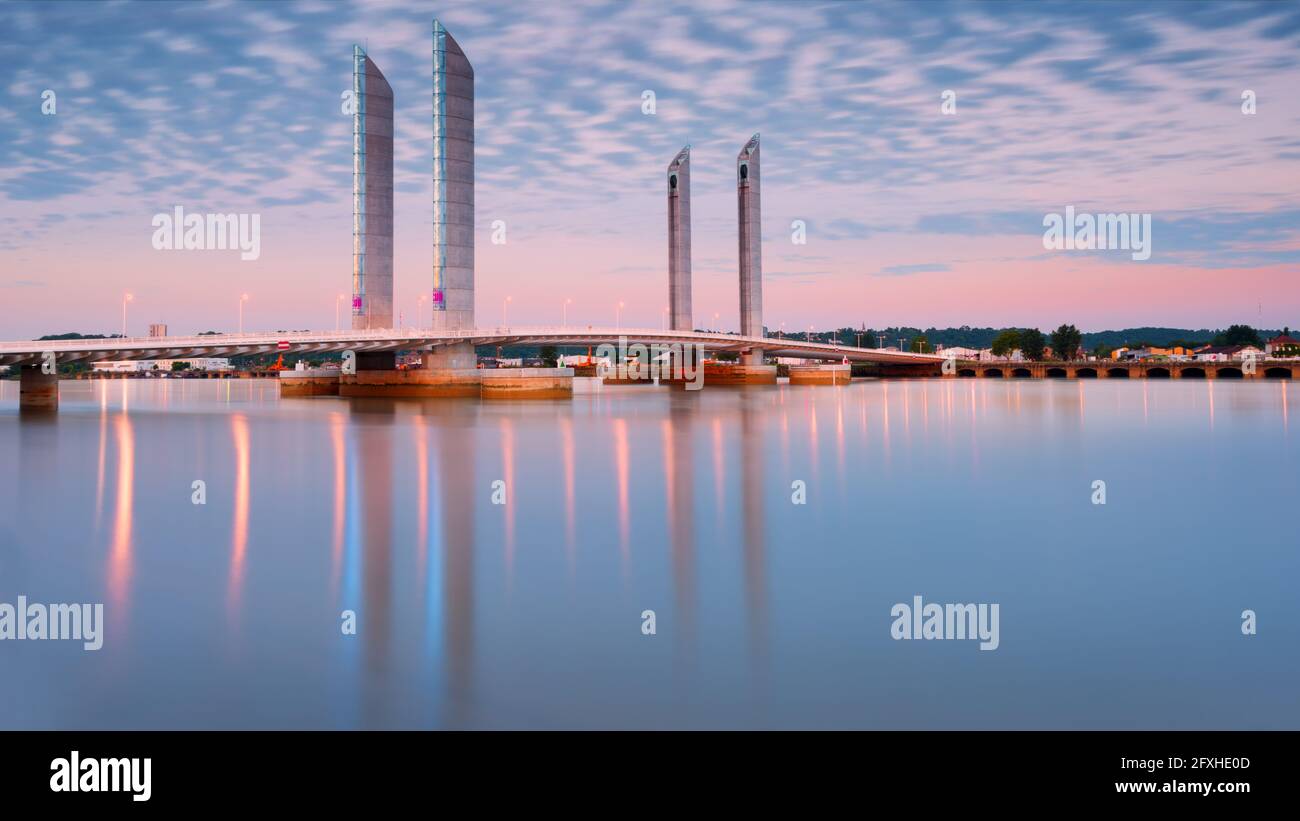 FRANCE. GIRONDE (33), BORDEAUX, CHABAN DELMAS LIFT BRIDGE AT SUNSET ...