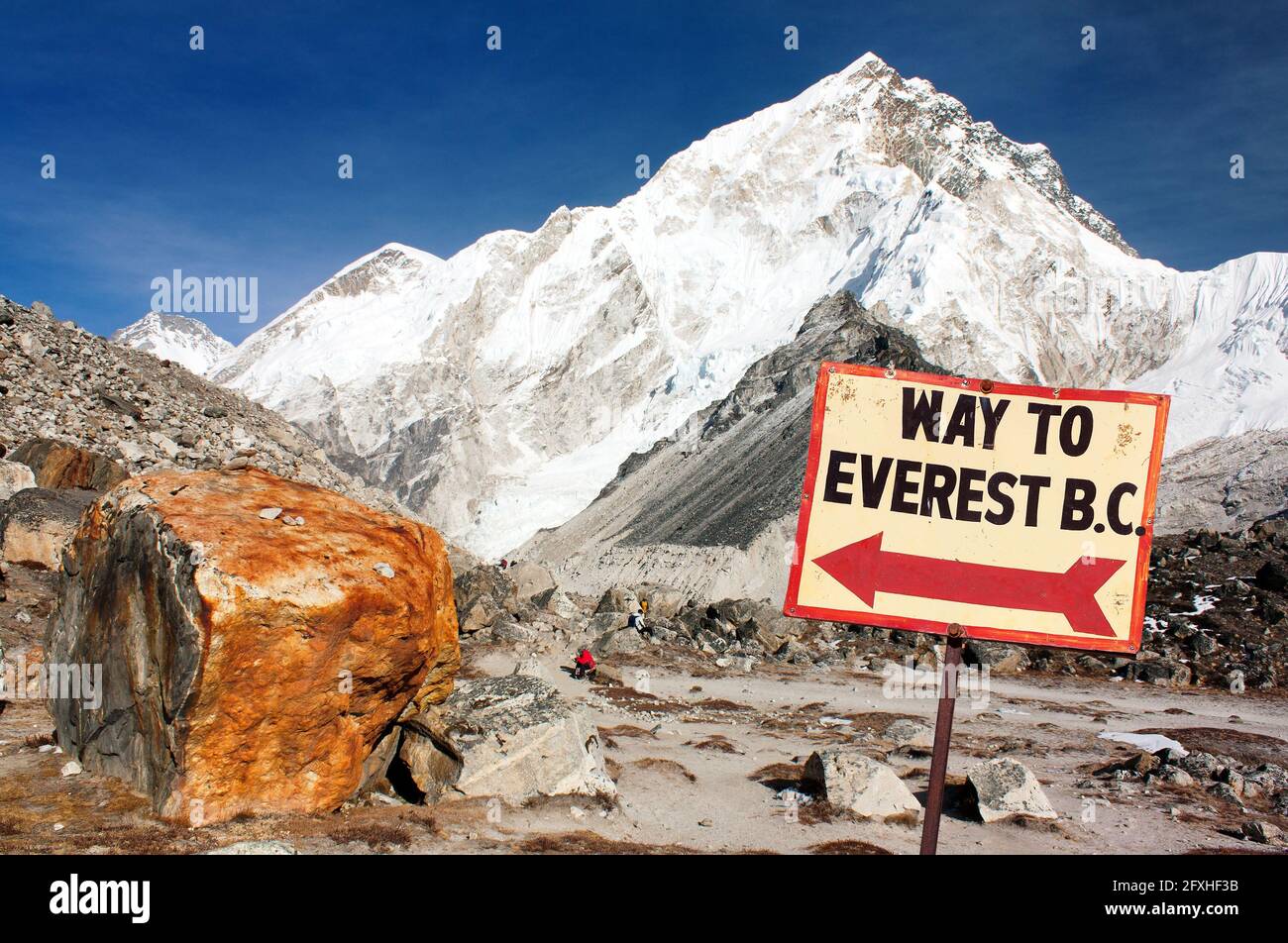 Everest base camp sign hi-res stock photography and images - Alamy