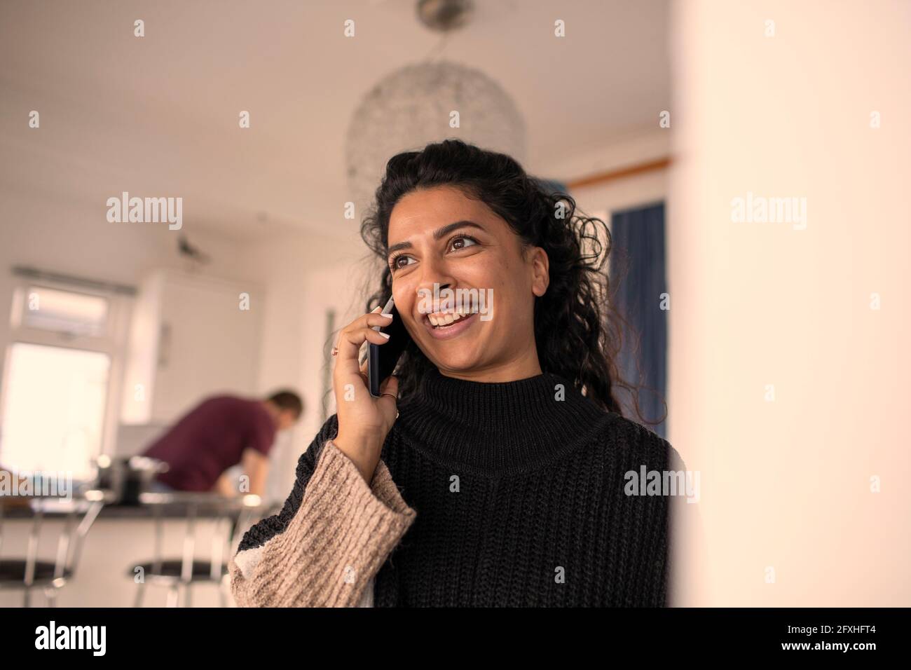 At home people talking hi-res stock photography and images - Alamy
