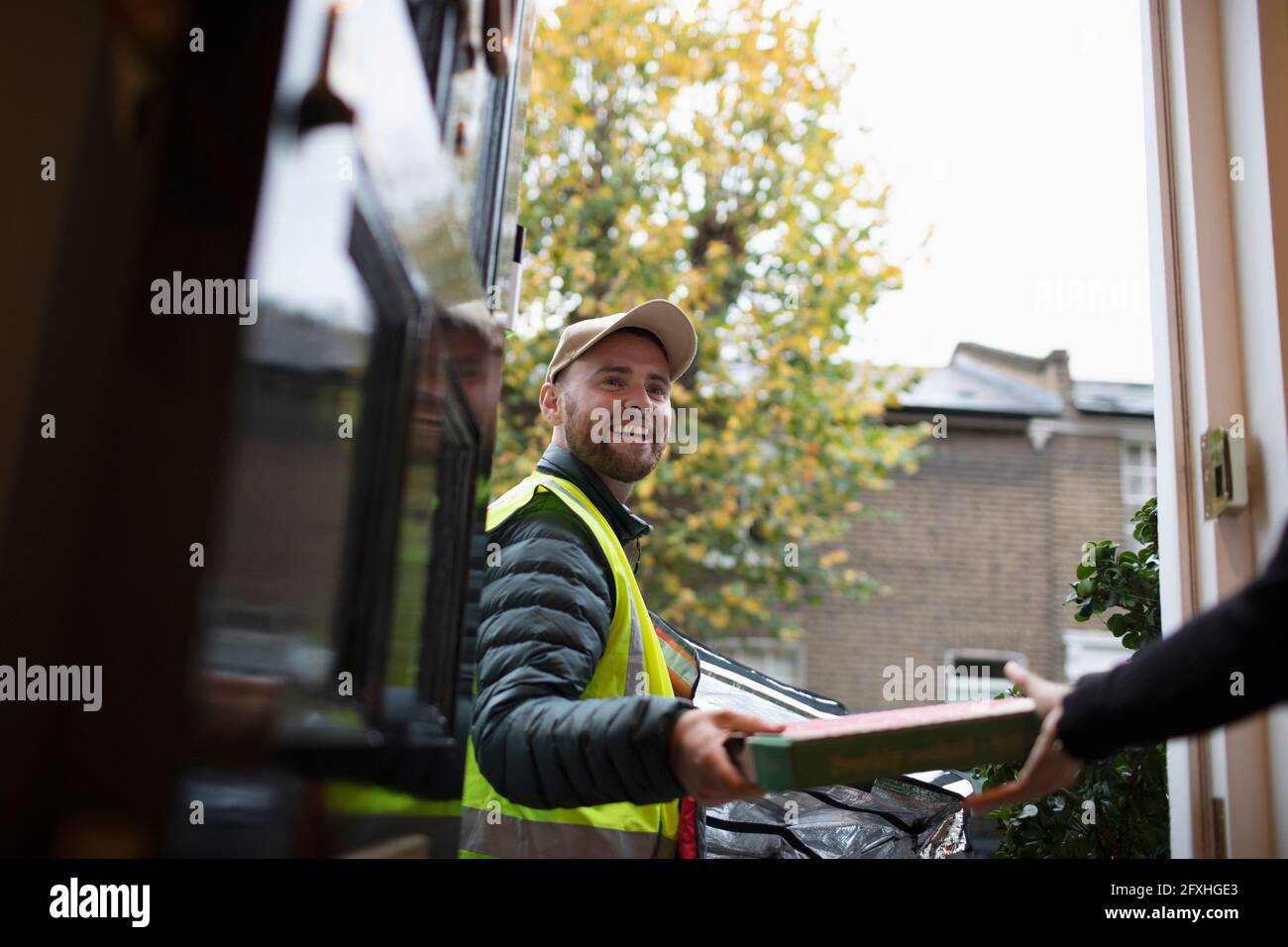Pizza delivery door hi-res stock photography and images - Alamy